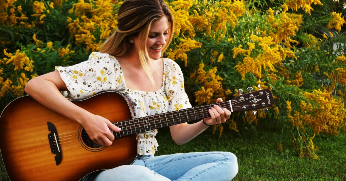 Sarah Coco in Chicago at Tack Room
