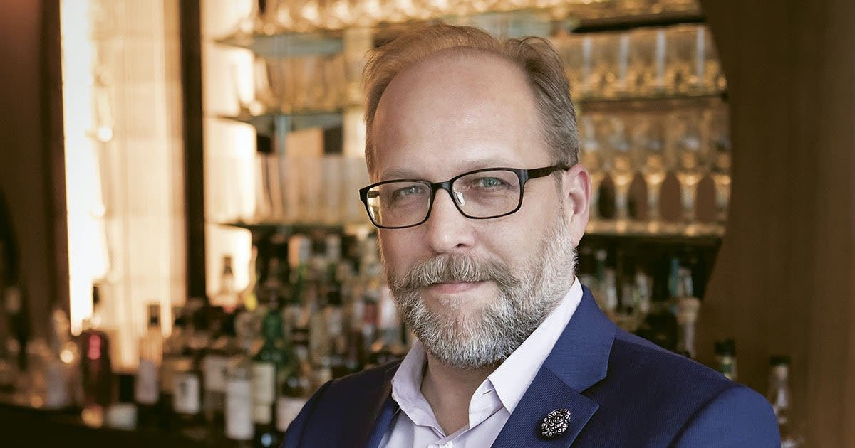 Robert Simonson. Modern Classic Cocktails: 60+ Stories and