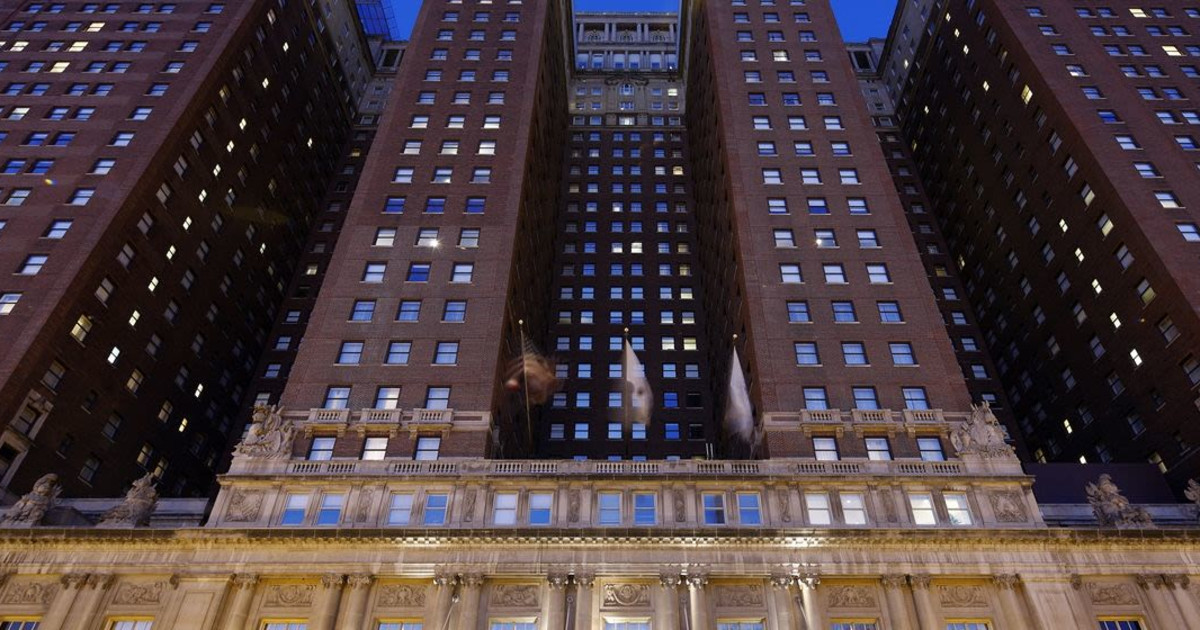 New Year's Eve Party 2023 at Hilton Chicago Michigan Avenue in