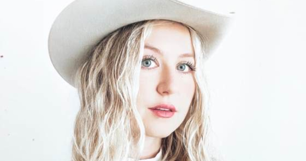 Colleen Michelle Miller (Duo) Live on The Main Stage. in