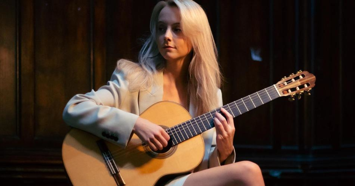 Alexandra Whittingham (OFFICIAL) in Austin at Esther's Follies