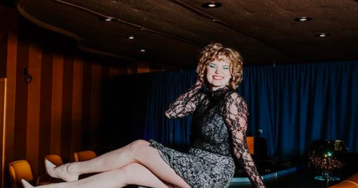 Lauren Rose Thayer (OFFICIAL) in Austin at The Saxon Pub