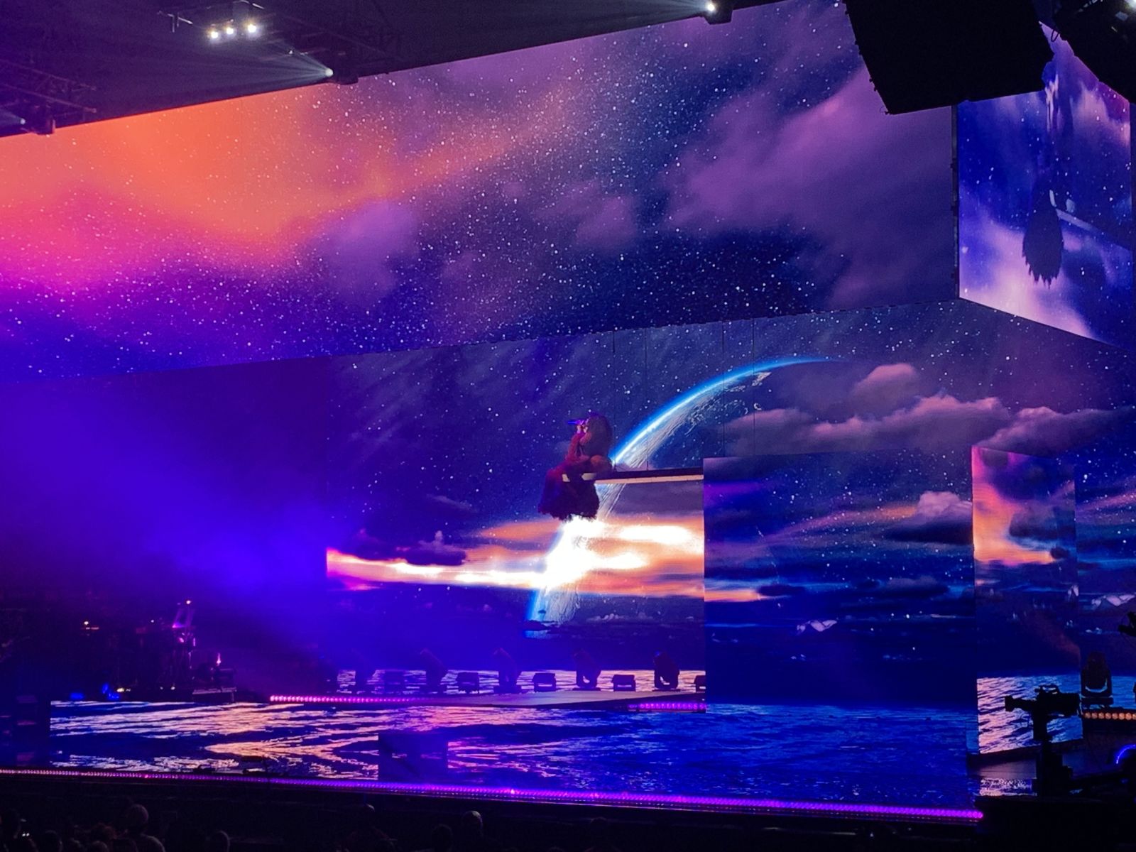 SZA DIVES INTO NEW DEPTHS ON HER SOS TOUR