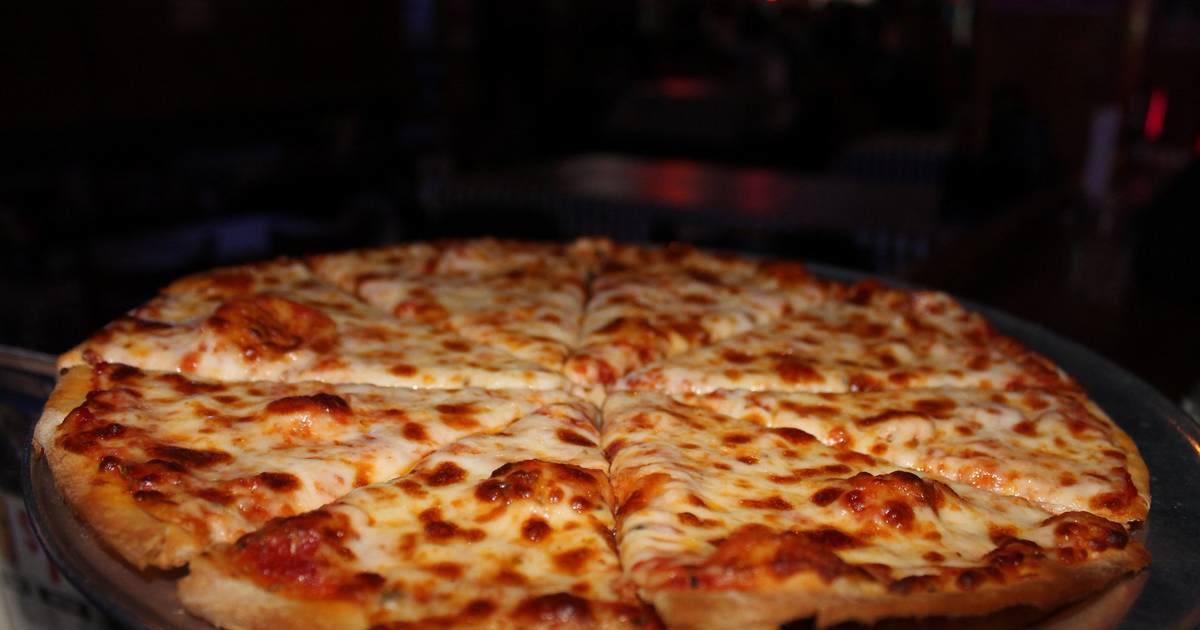 Tuesday Special: 312 Pitcher & Pizza in Chicago at Mother