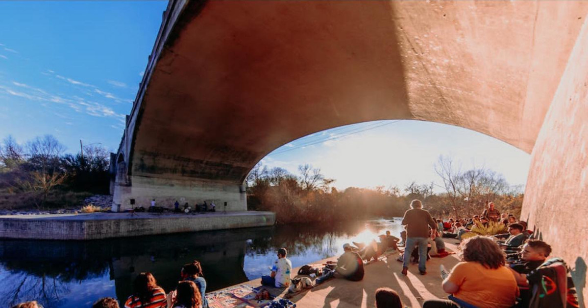 Bob Livingston - Live at The Echo Bridge in San Antonio at The Echo