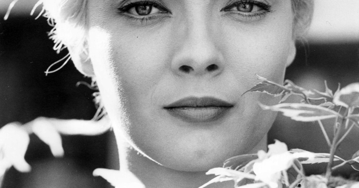 Cléo from 5 to 7 (Cléo de 5 à 7) preceded by Les dites cariatides in