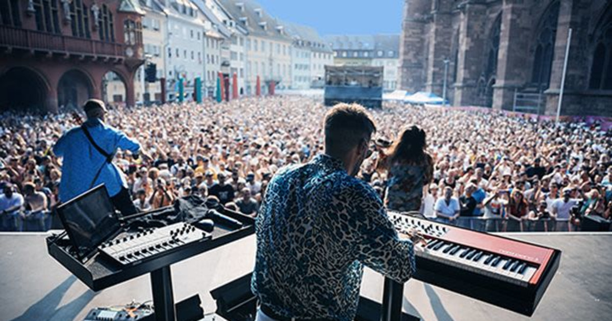 Worakls Ft. Esther Abrami, Antonin Winter & Alexios Anest in San