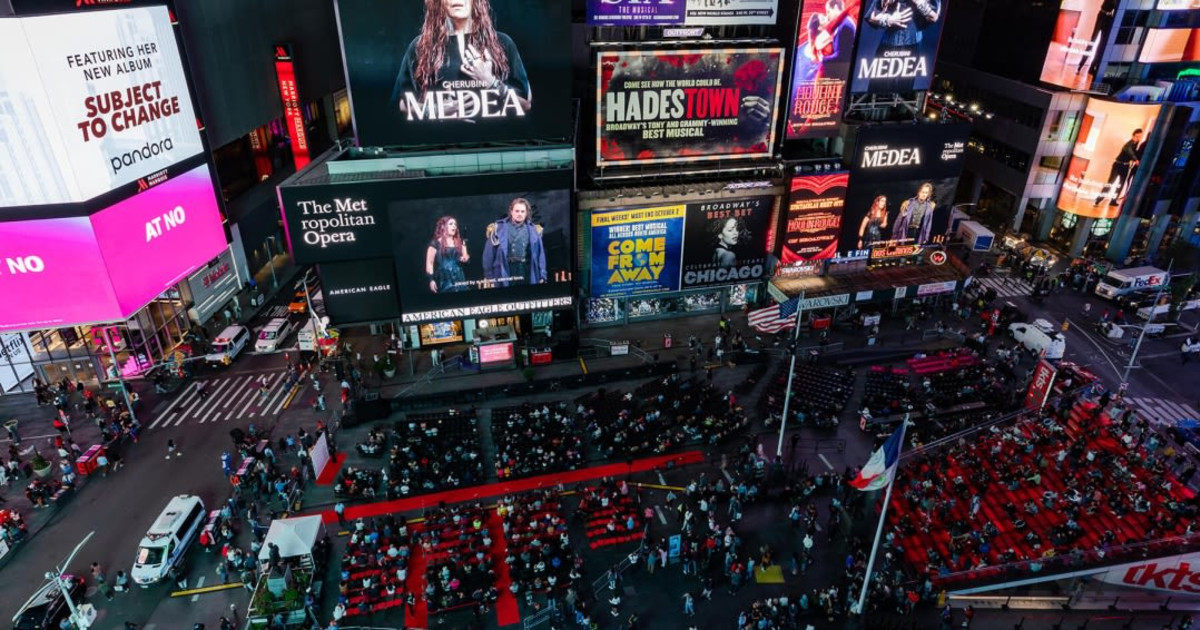 Met Opera Opening Night 2023 LIVE in Times Square in New York at