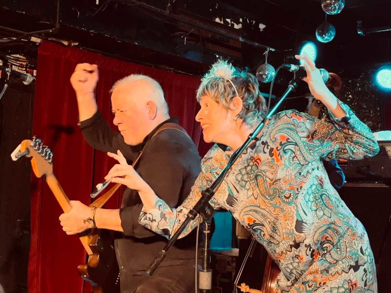 Jon Langford with Sally Timms in Chicago at The Hideout