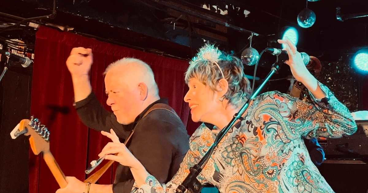 Jon Langford with Sally Timms in Chicago at The Hideout