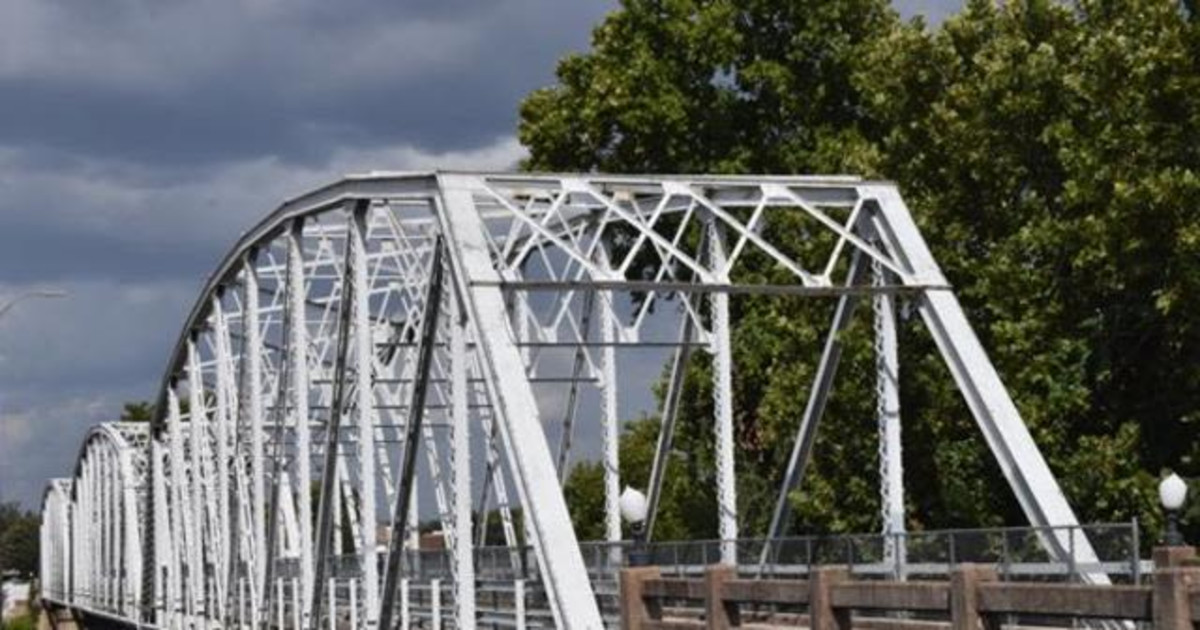 A Texas History Lecture: Bastrop's Iconic 100-yr-old Bridge in