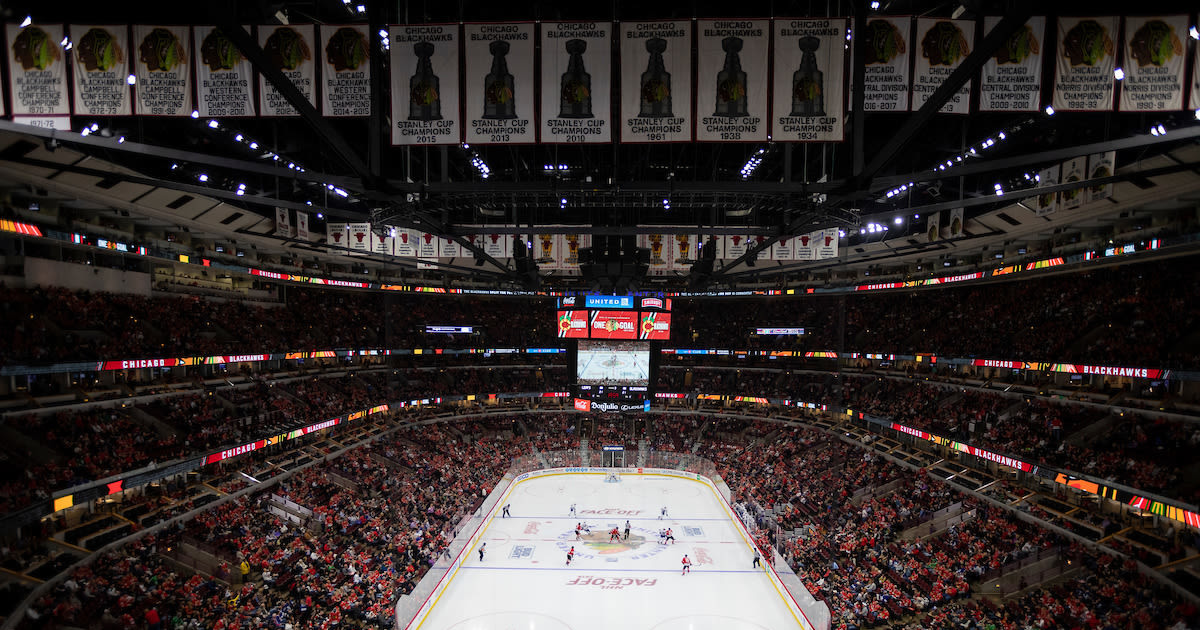 Chicago Blackhawks vs. Carolina Hurricanes in Chicago at United