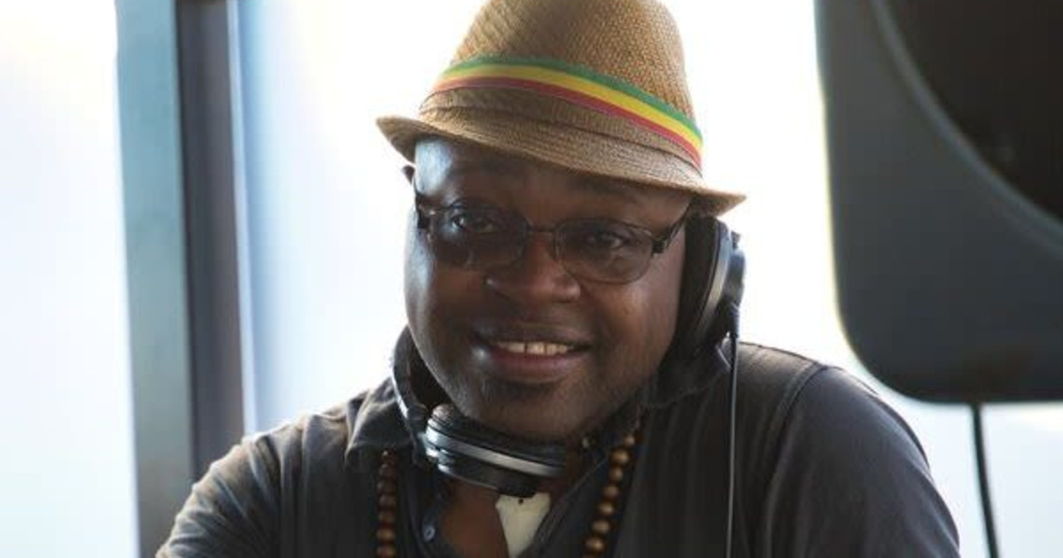Golden Hour featuring DJ Mwelwa in Chicago at Epiphany Center For