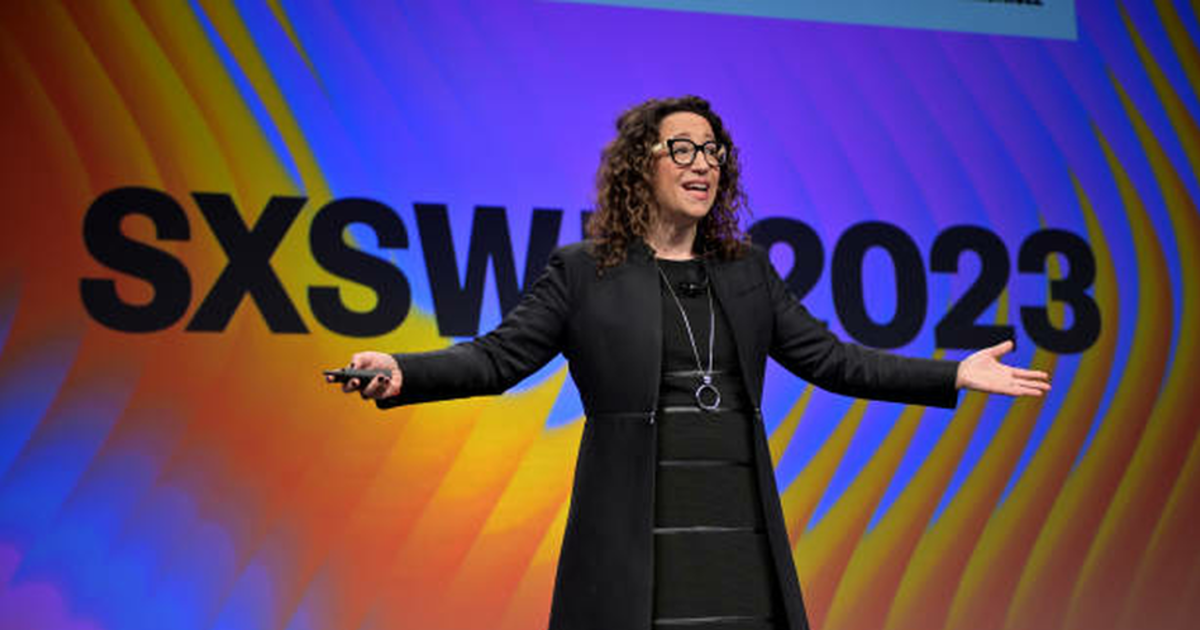 Featured Session: Amy Webb Launches 2024 Emerging Tech Trend