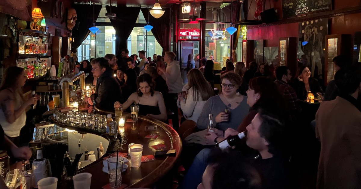 Four Entertainment Group Bars Fundraise for Chicago Foundation