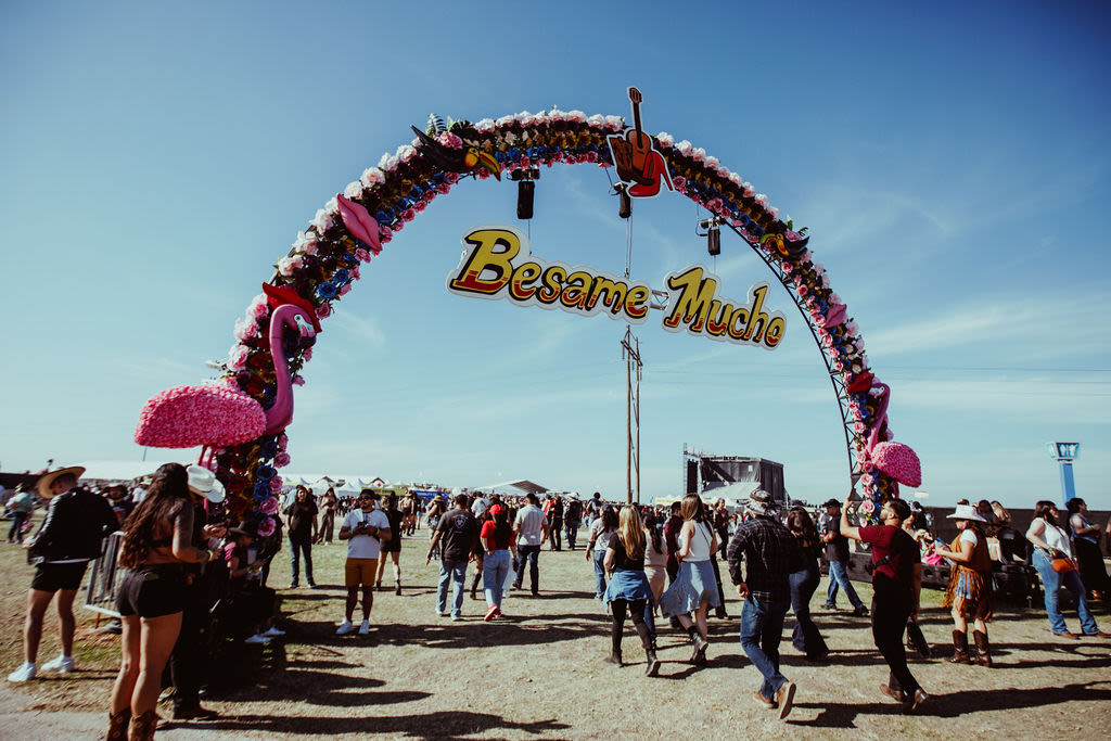 Photos: Besame Mucho Texas @ Circuit of the Ame...