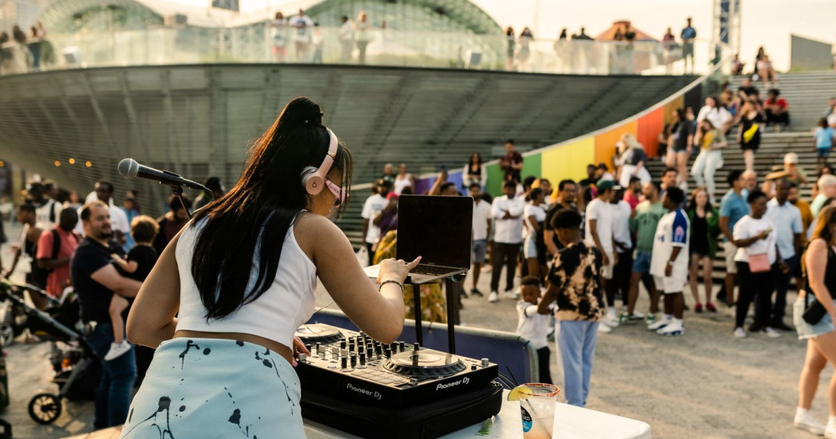 Wave Wall Wax in Chicago at Wave Wall Performance Platform