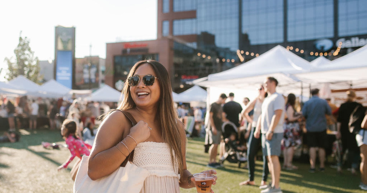 Wrigleyville Night Market in Chicago at Gallagher Way