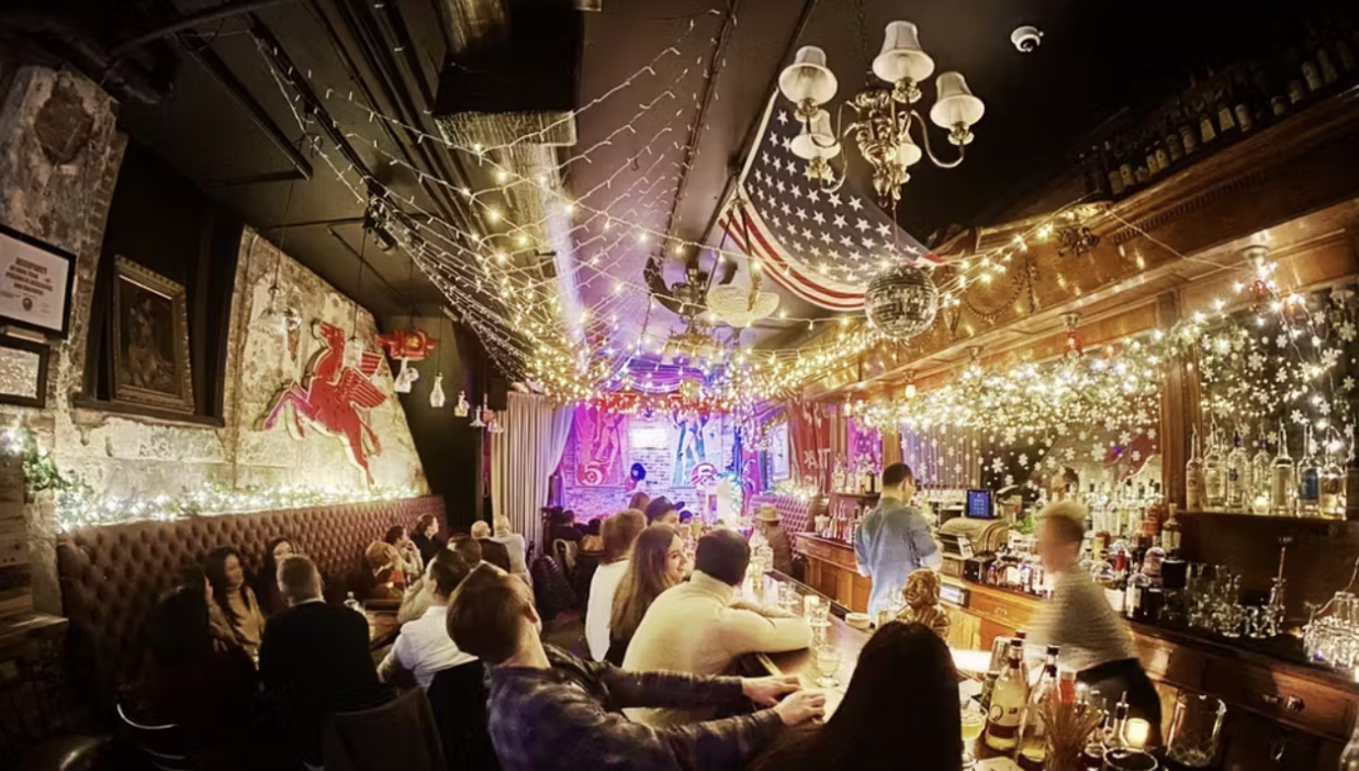 Where to watch Burlesque in Chicago