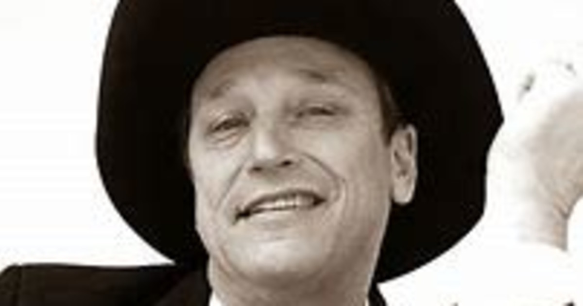 Award-winning Floyd Domino Headlines The Backstage with Durawa