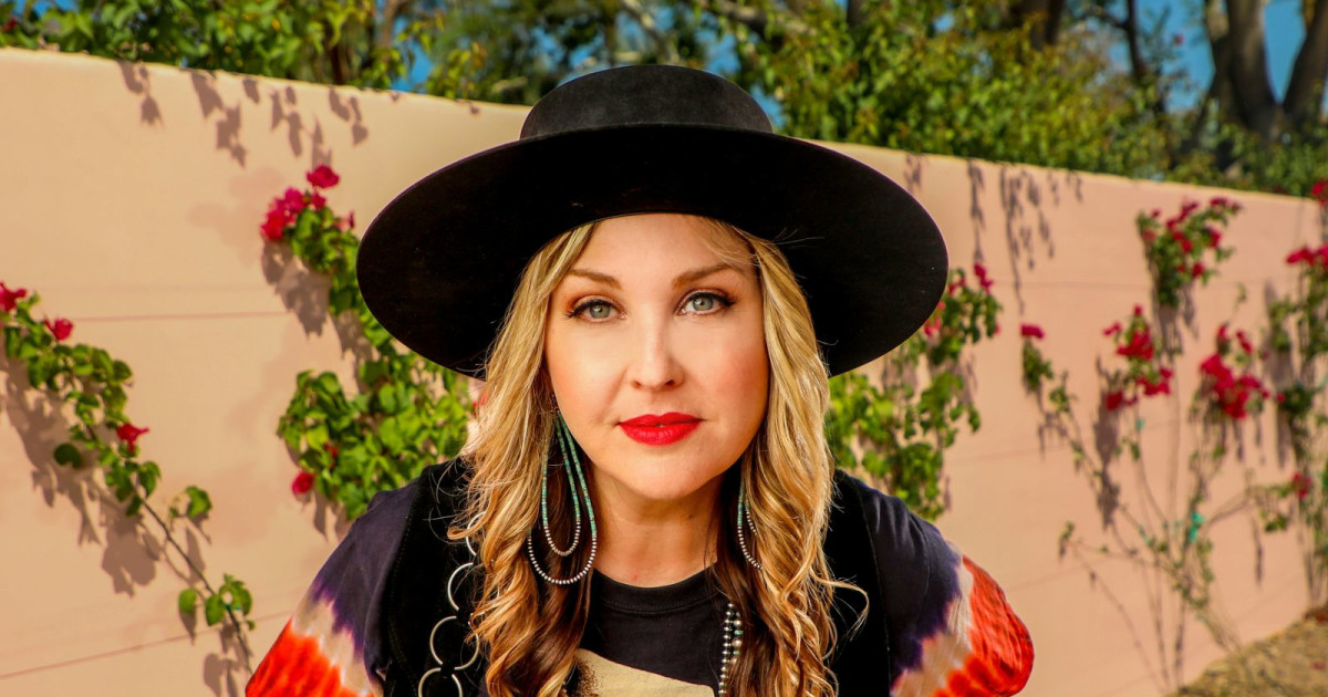 Sunny Sweeney w/ Cam Pierce at Robert’s Westside in Forest Park at