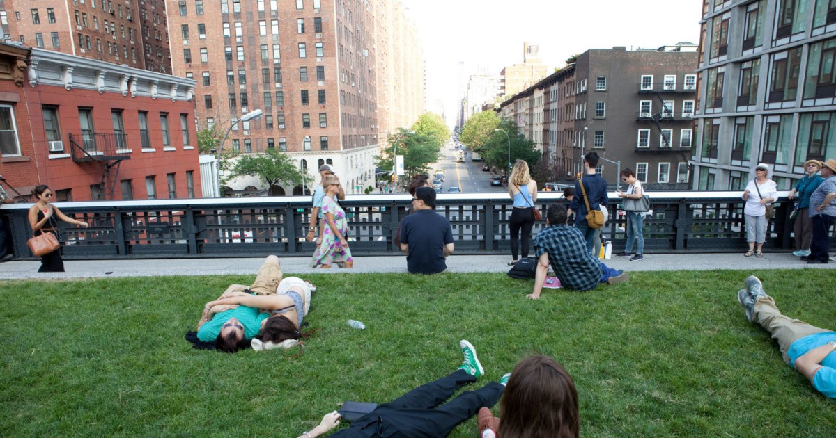 High Line Tour: From Freight to Flowers in New York at The High Line