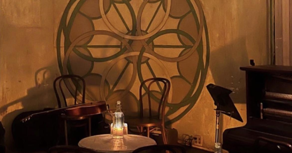 Happy hour show with Adrien Chevalier in Brooklyn at St. Mazie