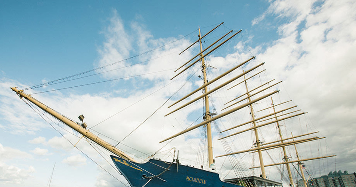 DJ Deejays 90s VS 00s VS 10s Moshulu Hip hop & Pop throwbacks. in