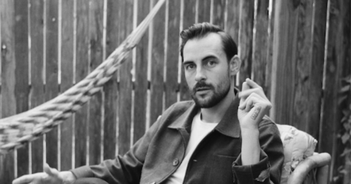Robert Ellis in St. Louis at Blue Strawberry