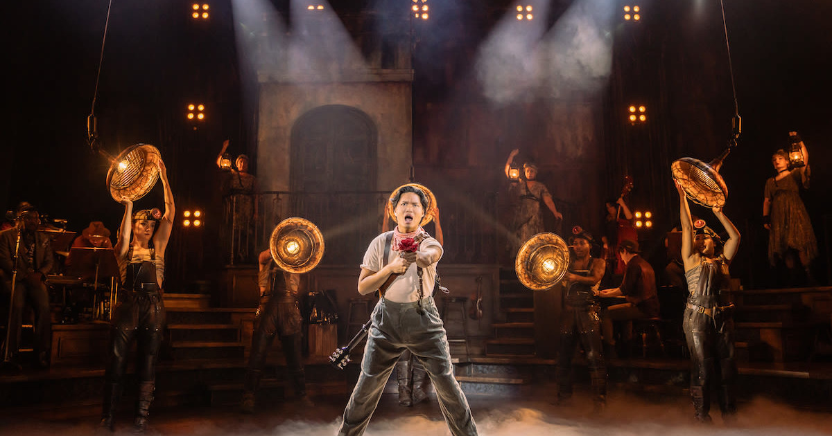 Hadestown in Chicago at CIBC Theatre