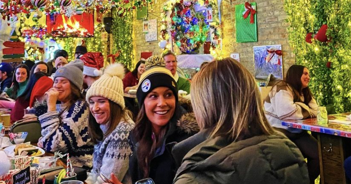 Elf'd Up Pop-Up Bar in Chicago at Stretch Bar & Grill