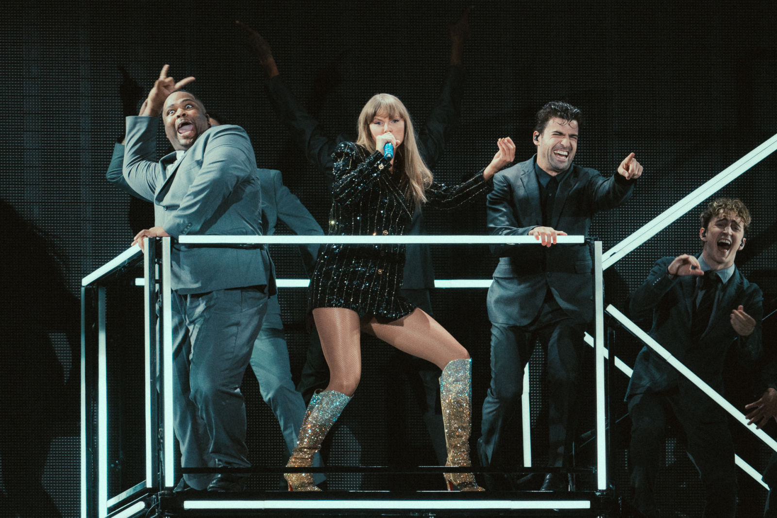 Taylor Swift Night 1 In Vancouver : Photo Galle...
