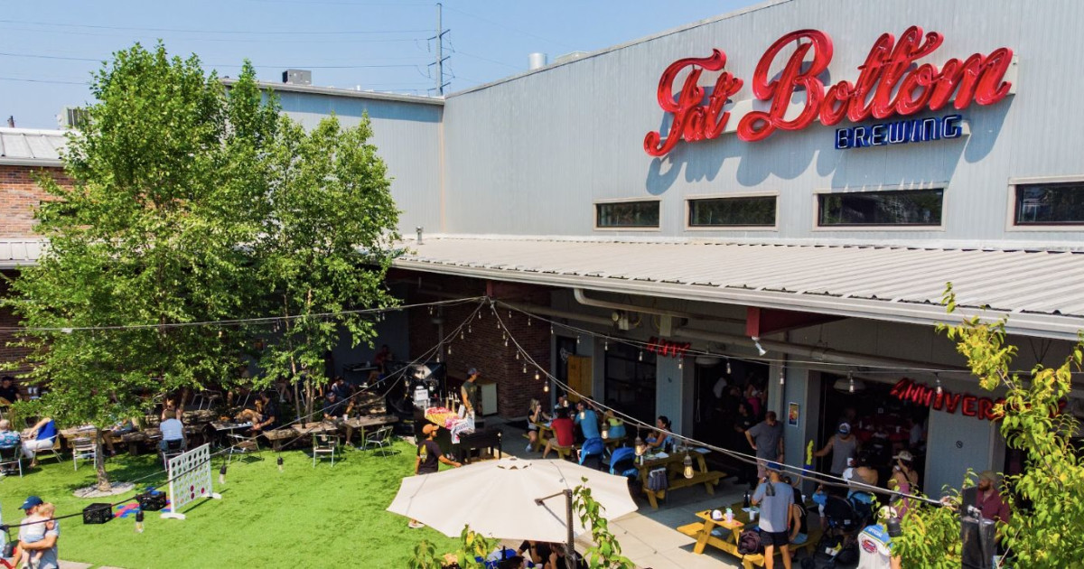 Pitcher & Pizza Sundays in Nashville at Fat Bottom Brewing