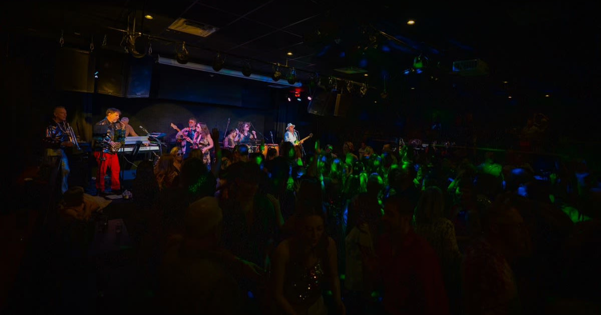 Tom Lang Band Rocks the Coda in Victoria at The Coda