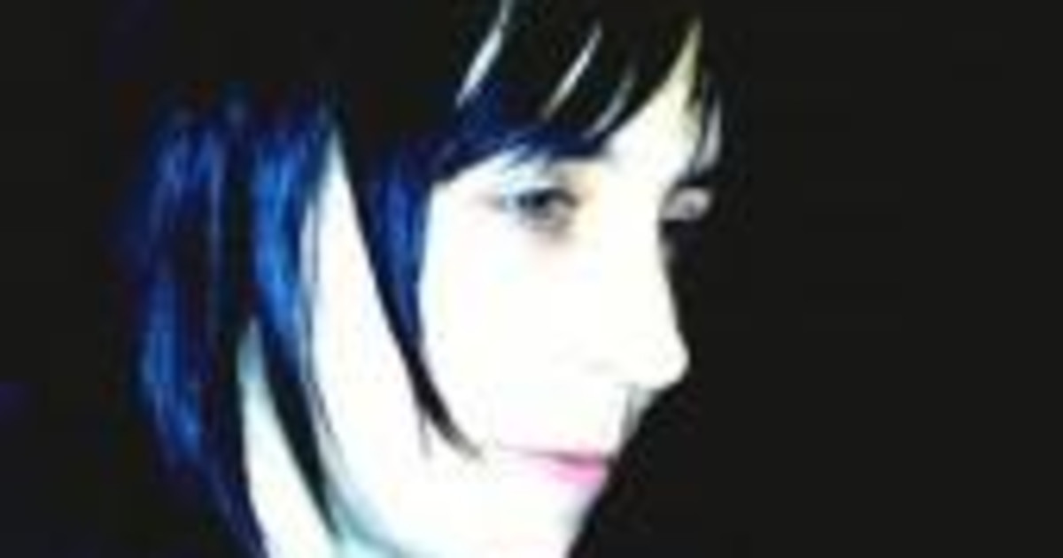 Saturday Night Spotlight: Emily Wallace in St. Louis at The Dark