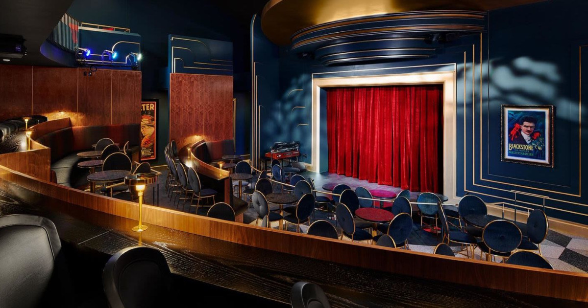 Old Fashioned Magic in Chicago at Chicago Magic Lounge