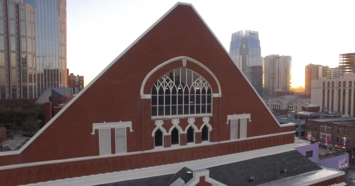RYMAN SIDEWALK SESSIONS WITH NOAH ANTHONY in Nashville at Ryman