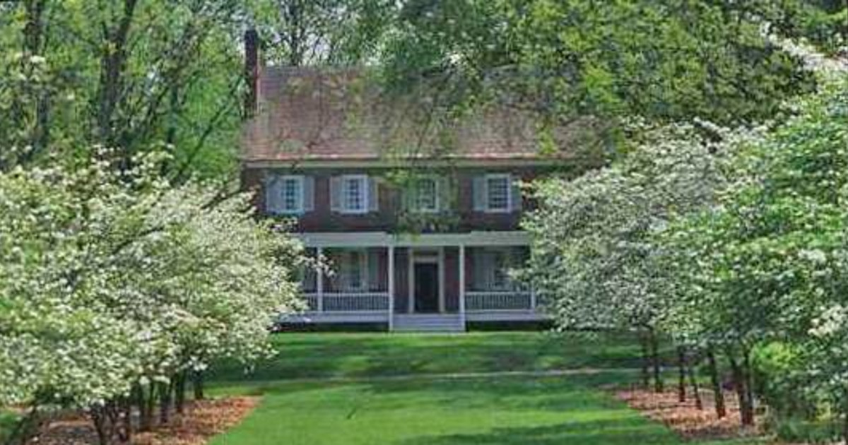 Music Under the Pavilion: Johnny Berry in Louisville at Locust