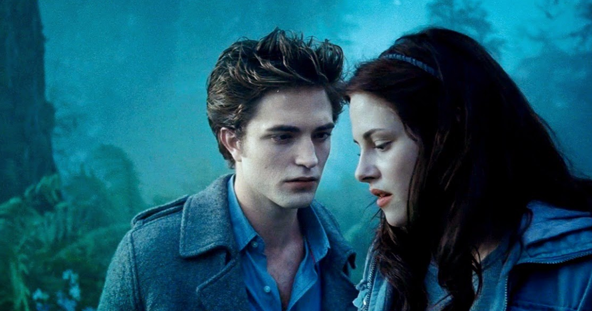 Twilight in San Diego at Rooftop Cinema Club Embarcadero