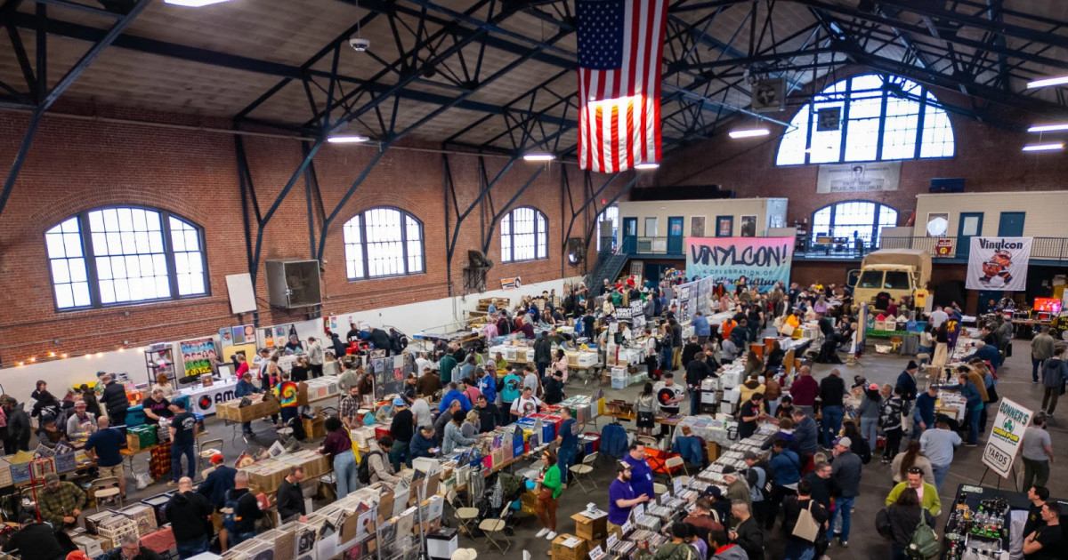 VinylCon! Day 2 in Philadelphia at 23rd Street Armory
