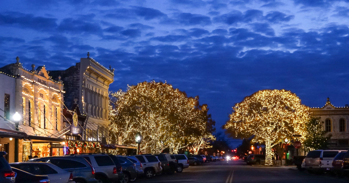 Georgetown Kicks Off Holiday Season with Annual Lighting of the