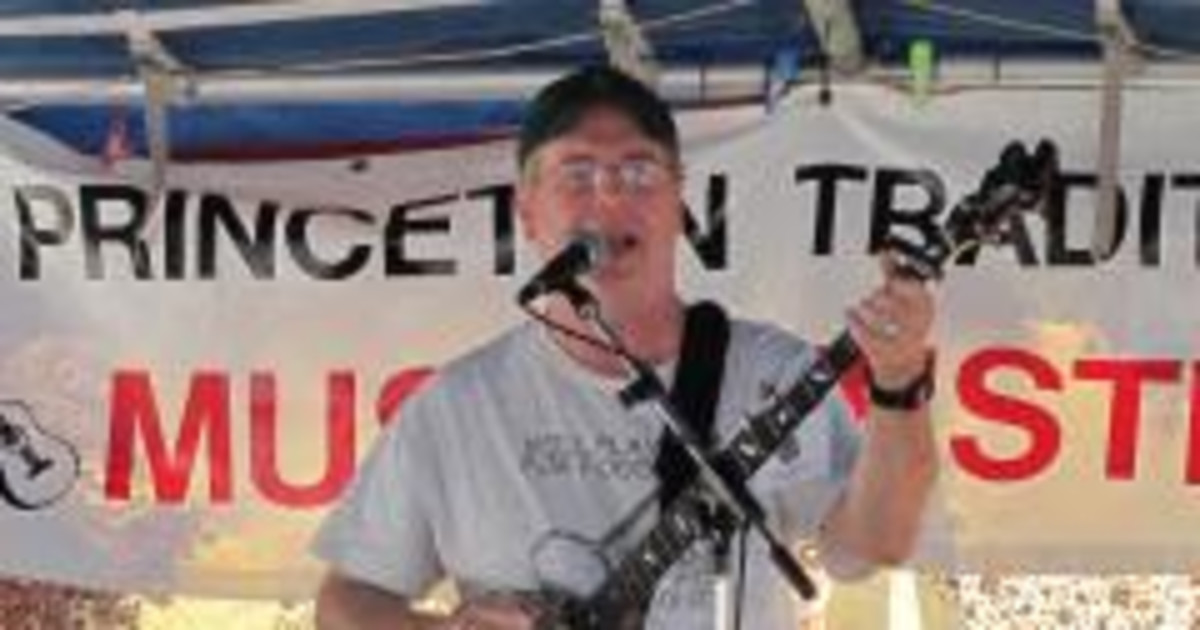 Victoria Folk Music Society welcomes Tom Rawson in Victoria at