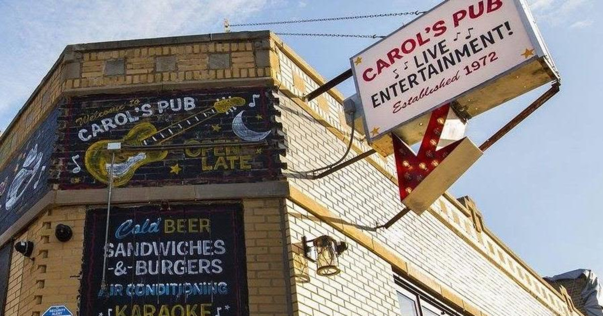 Cougar Bingo with Aunt Nance in Chicago at Carol's Pub