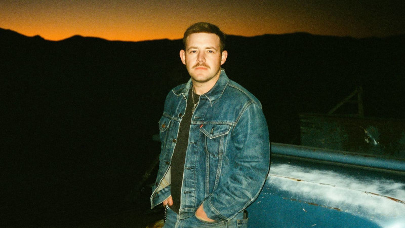 Kameron Marlowe in Chicago at Carol's Pub