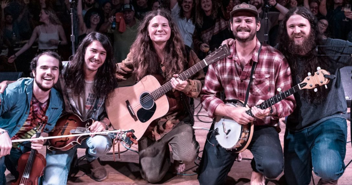 Sicard Hollow, Pert Near Sandstone in Chicago at Martyrs'