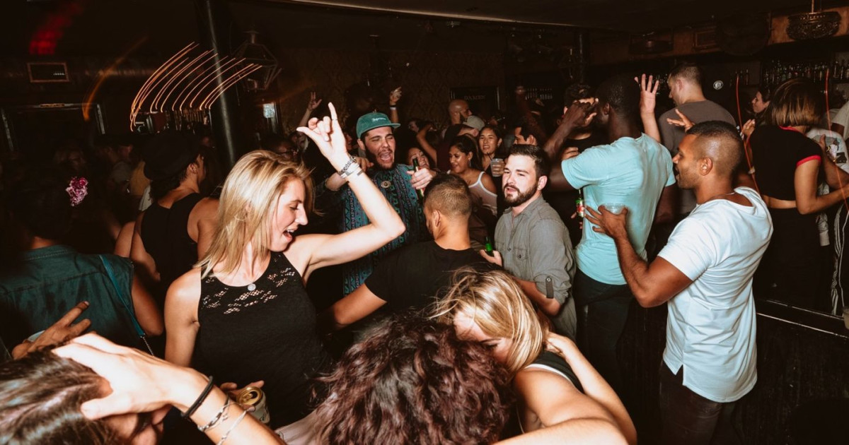 Me Mer Mo Monday in Austin at The Volstead Lounge