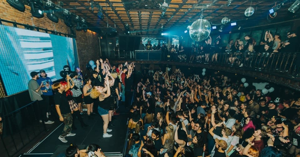 The Chandelier is Back in Dallas at Lizard Lounge