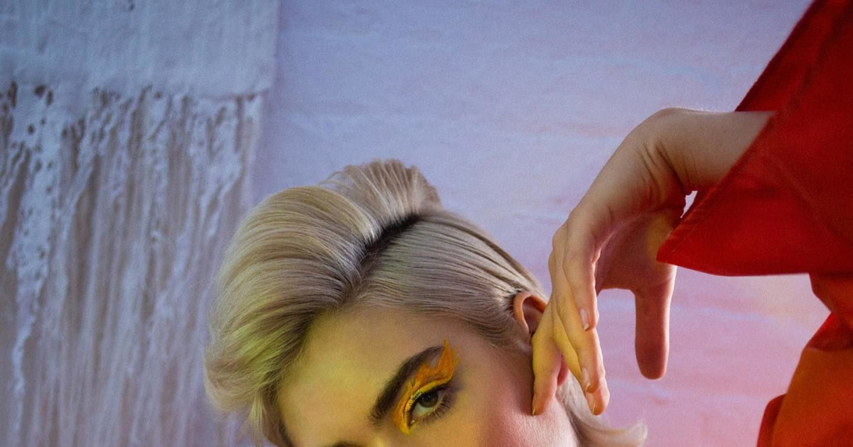 Ess See in New York at Rockwood Music Hall: Stage 1