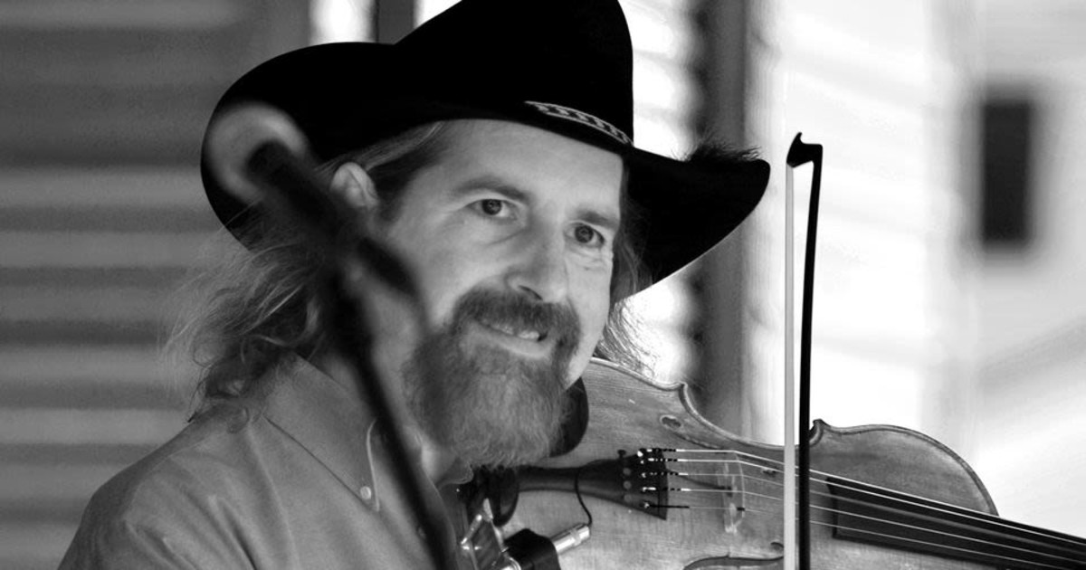 Sean Orr & Texas Gold Live-Streaming at Little Longhorn Saloon in