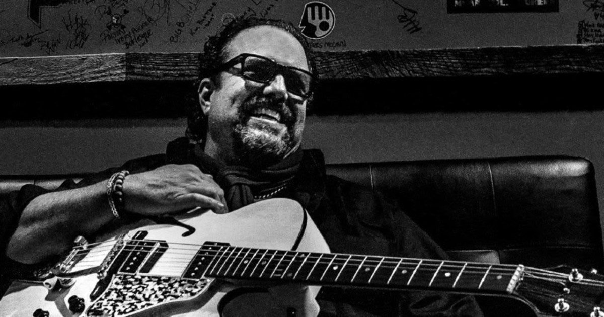 Raul Malo In The Music City Wine Garden (Late) in Nashville at City